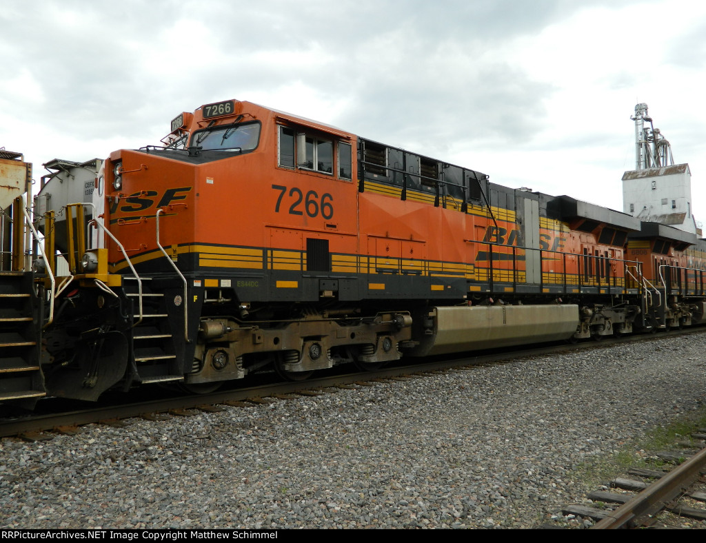 BNSF 7266